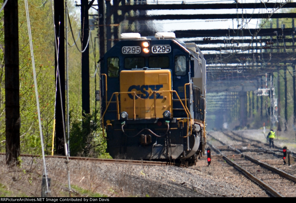 CSX GP40-2 6295 leads C770-30